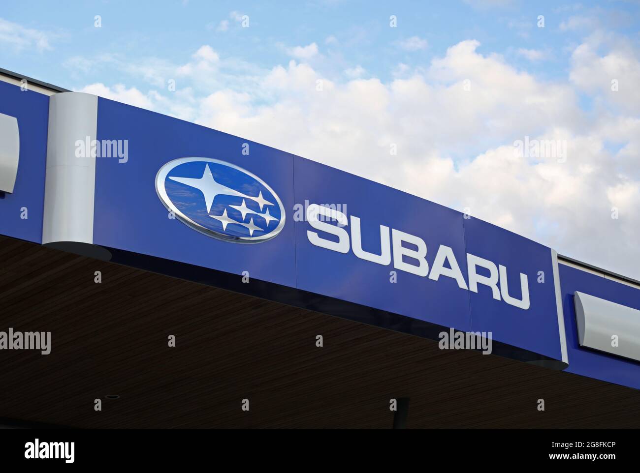 Subaru emblem hi-res stock photography and images - Alamy
