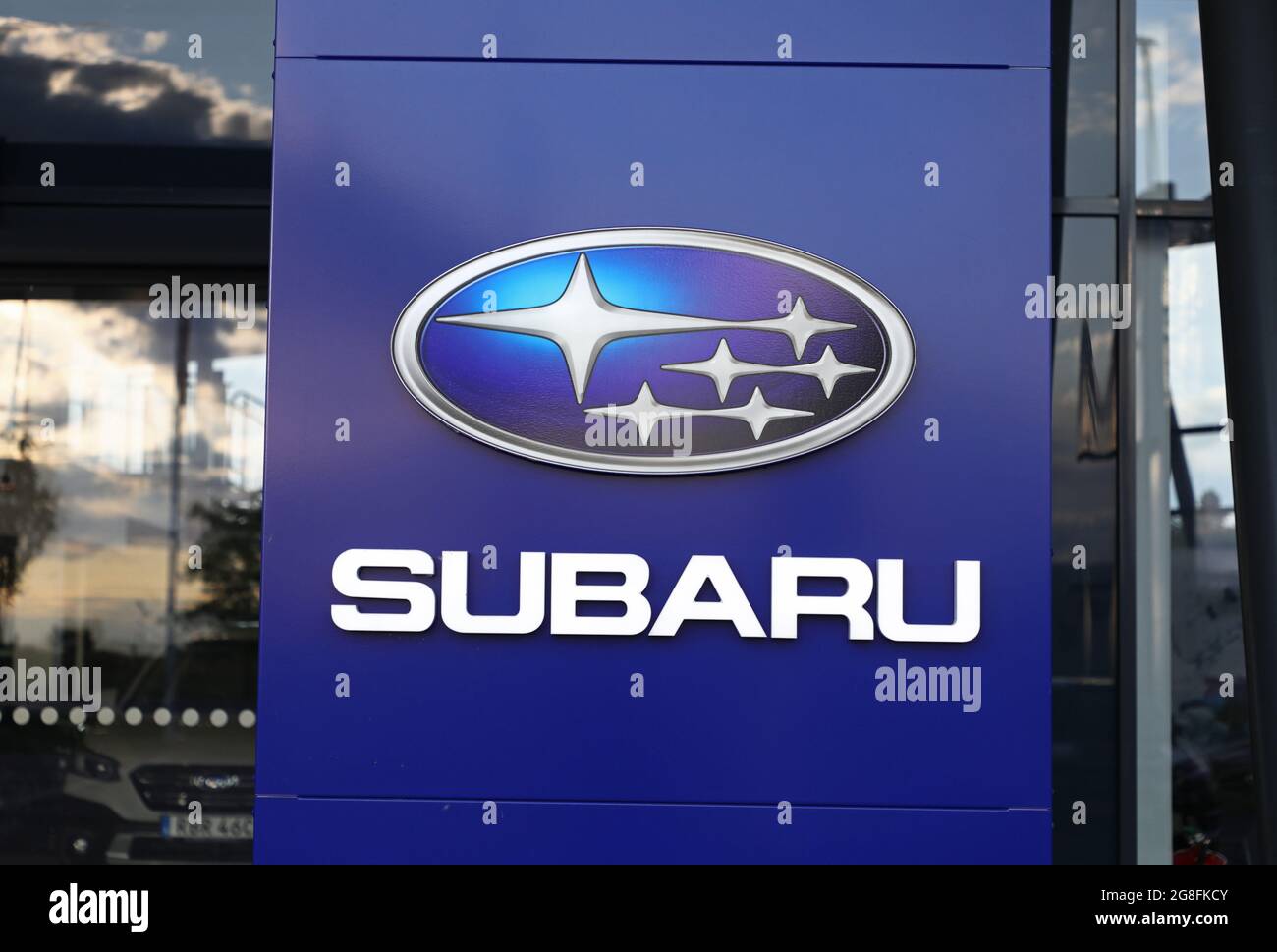 Subaru emblem hi-res stock photography and images - Alamy