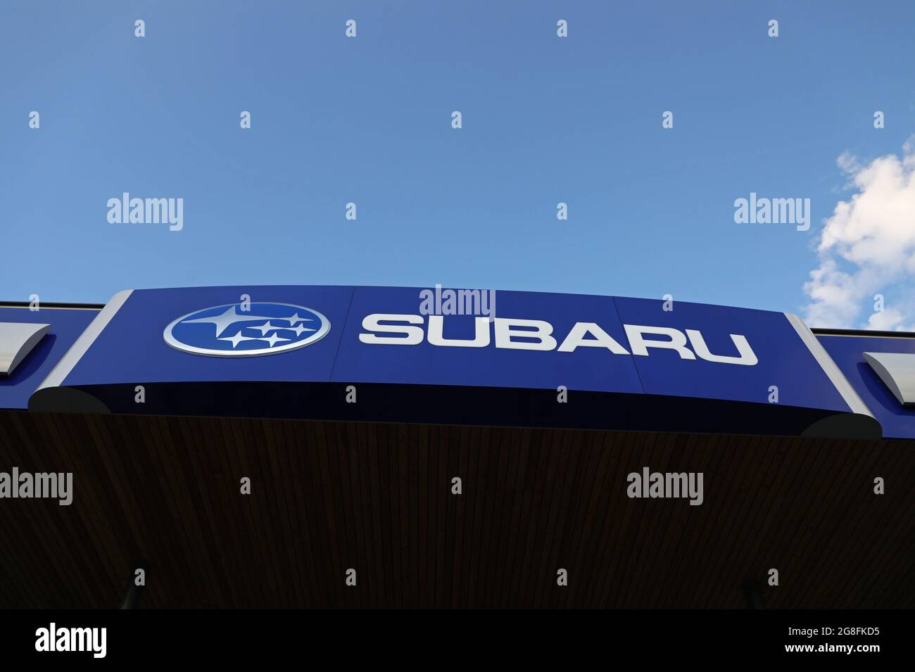 Subaru emblem hi-res stock photography and images - Alamy