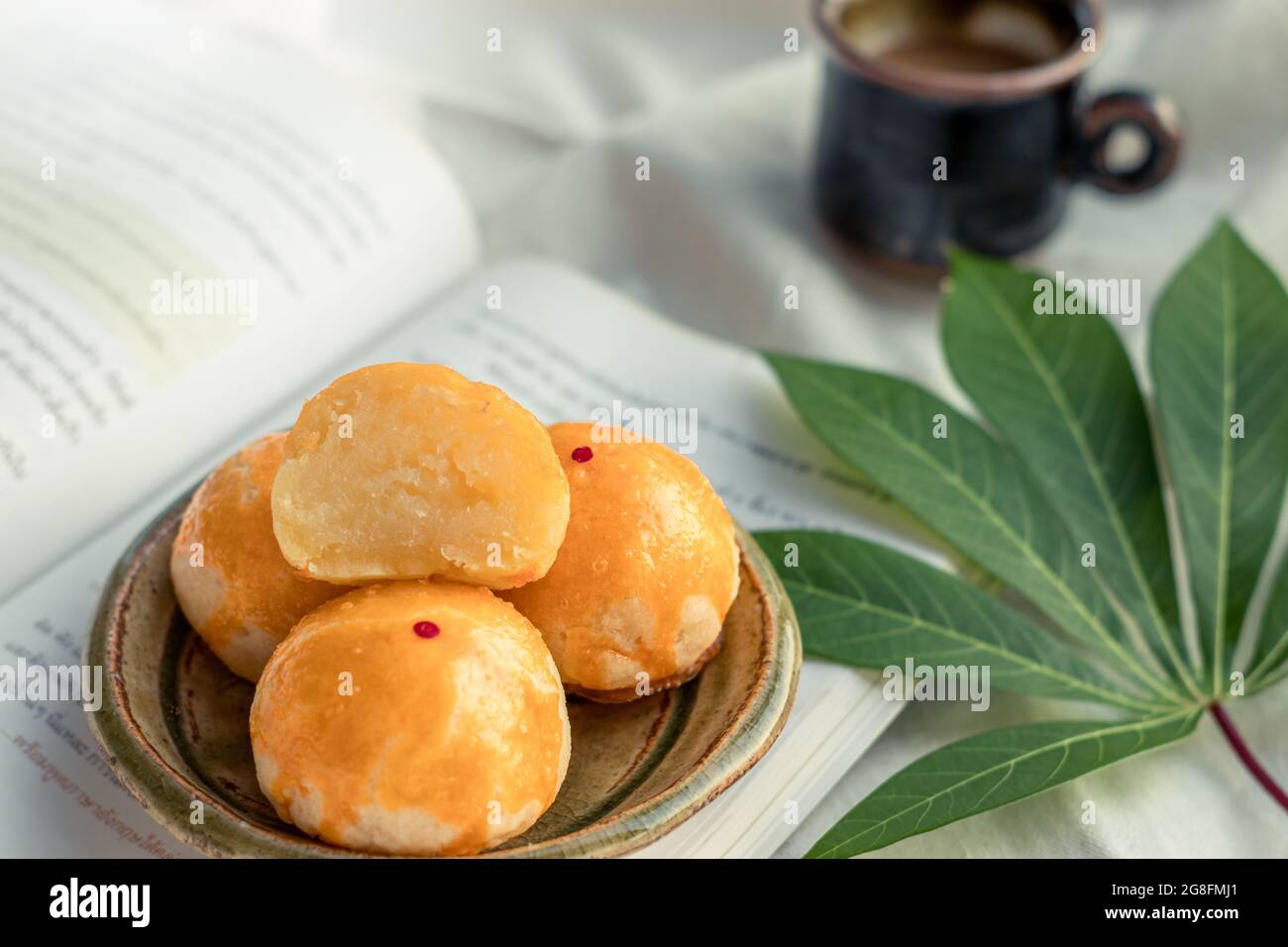 Chinese pastry hi-res stock photography and images - Alamy