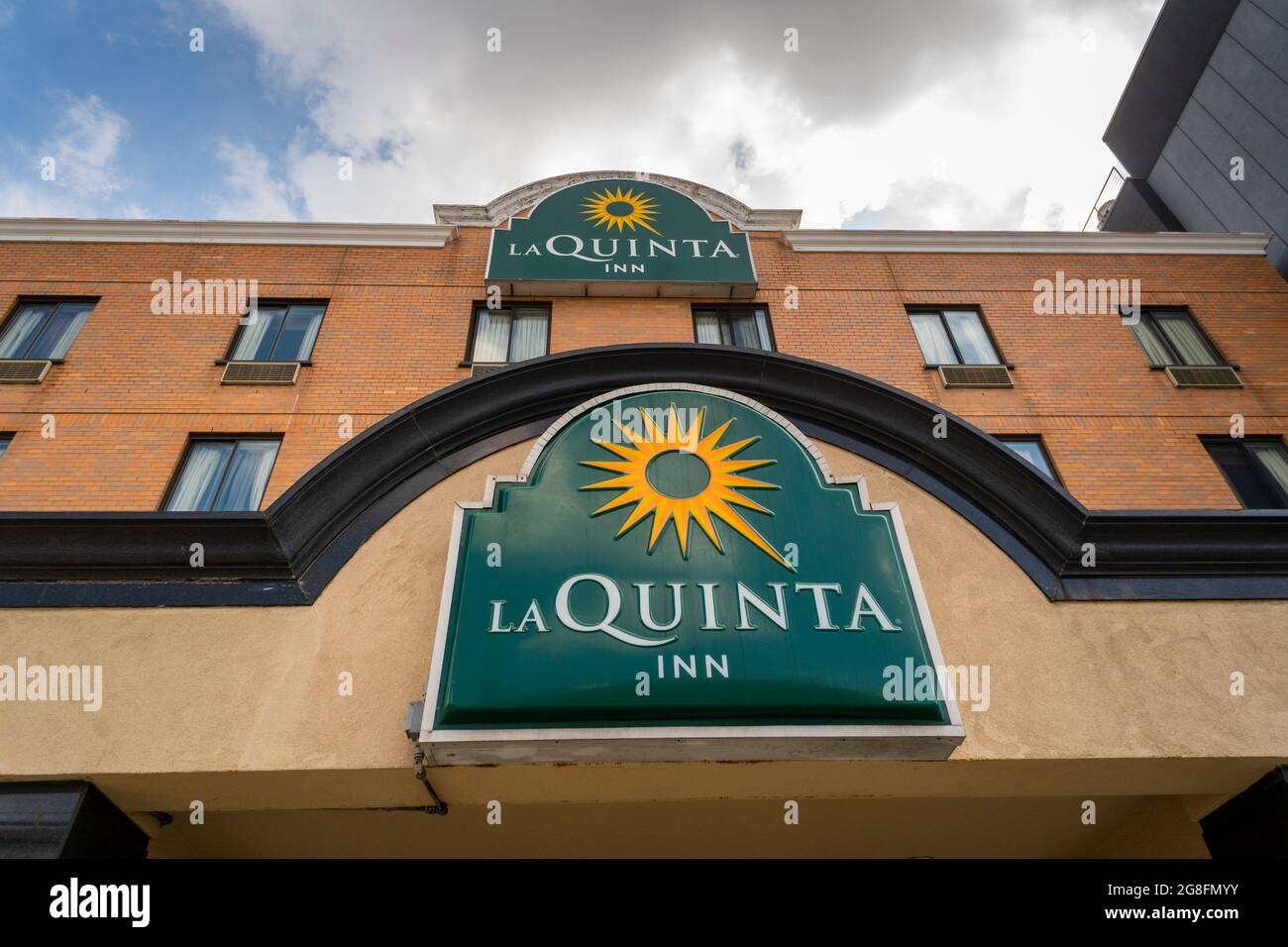 La quinta logo hi-res stock photography and images - Alamy