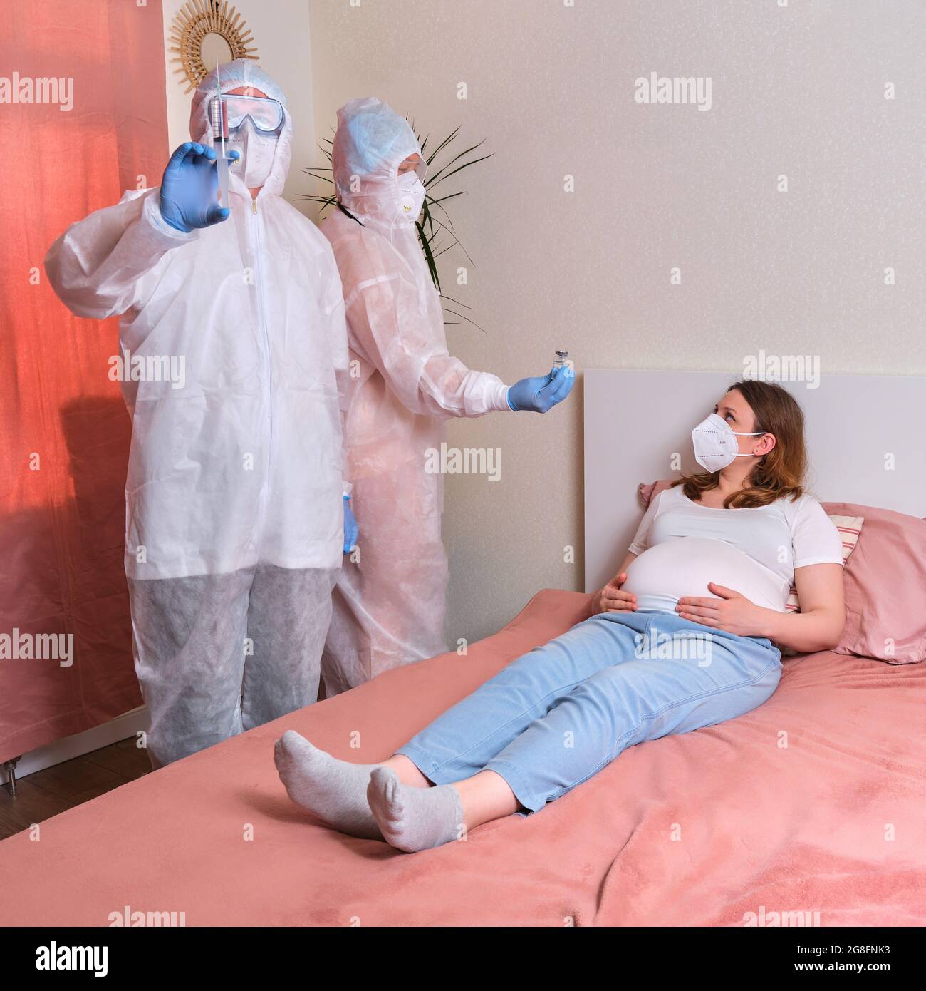 Pregnant woman emergency ambulance hi-res stock photography and images ...