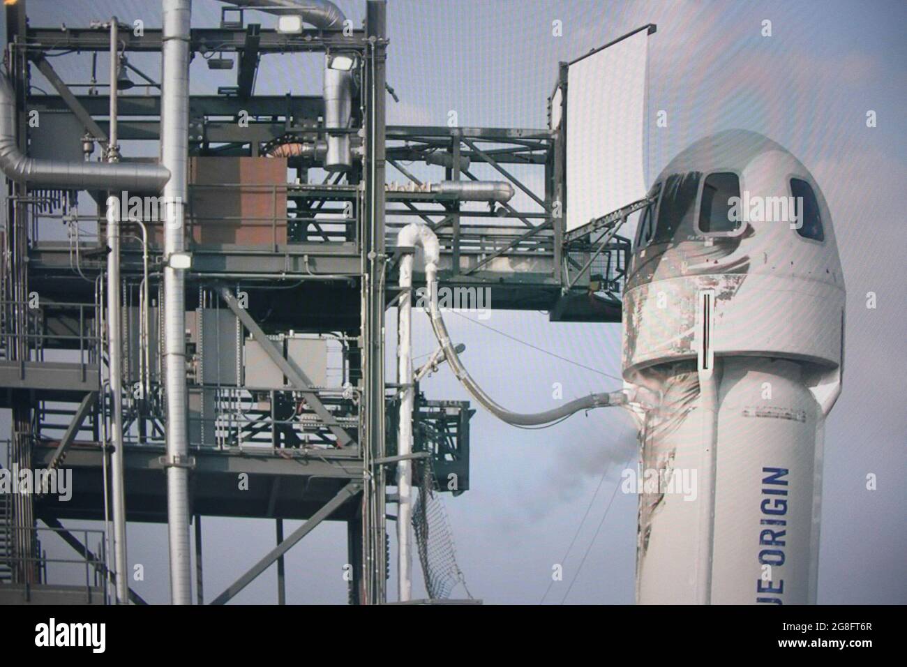 Blue origin be 3 rocket hi-res stock photography and images - Alamy