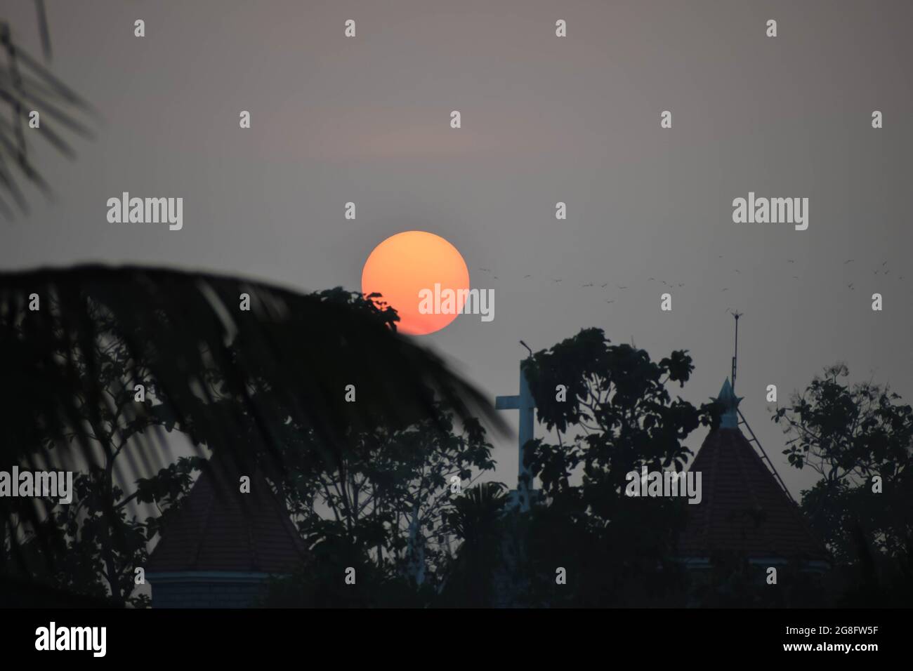 Sunrise, sun at the time of sunrise Stock Photo - Alamy