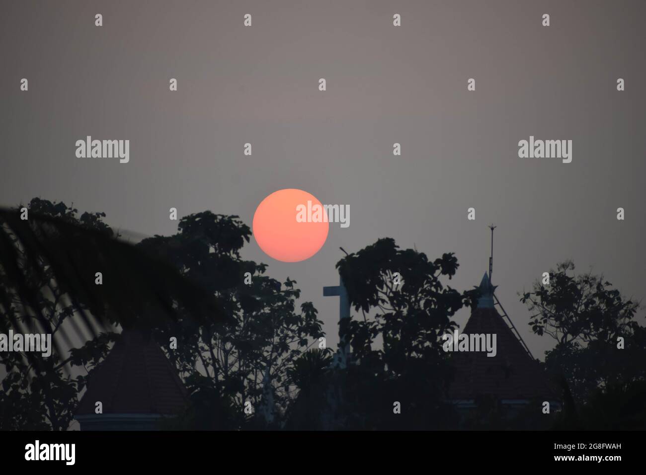 Sunrise, sun at the time of sunrise Stock Photo - Alamy