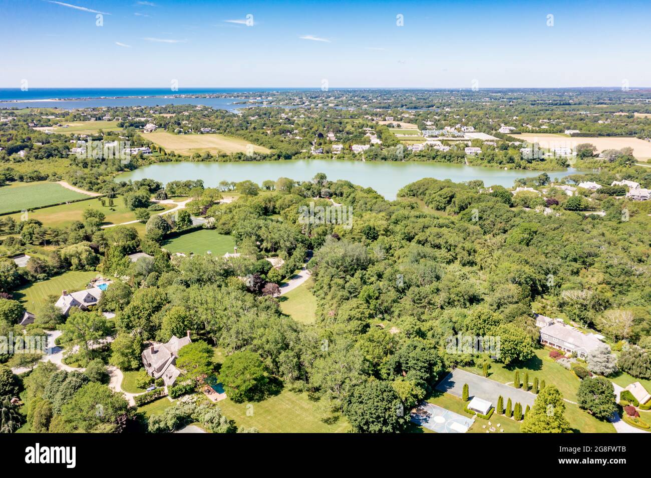 Aerial homes pond hi-res stock photography and images - Alamy