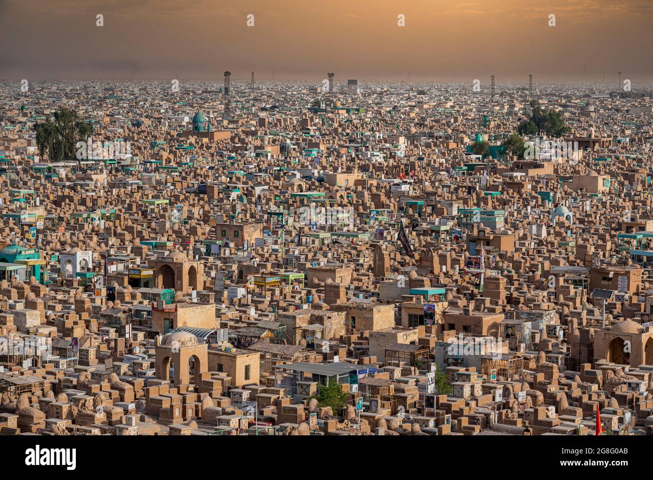 Najaf cemetery, iraq hi-res stock photography and images - Alamy