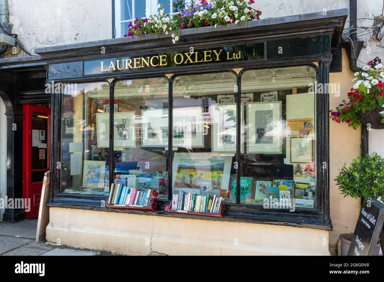 Quaint book shop hi-res stock photography and images - Alamy