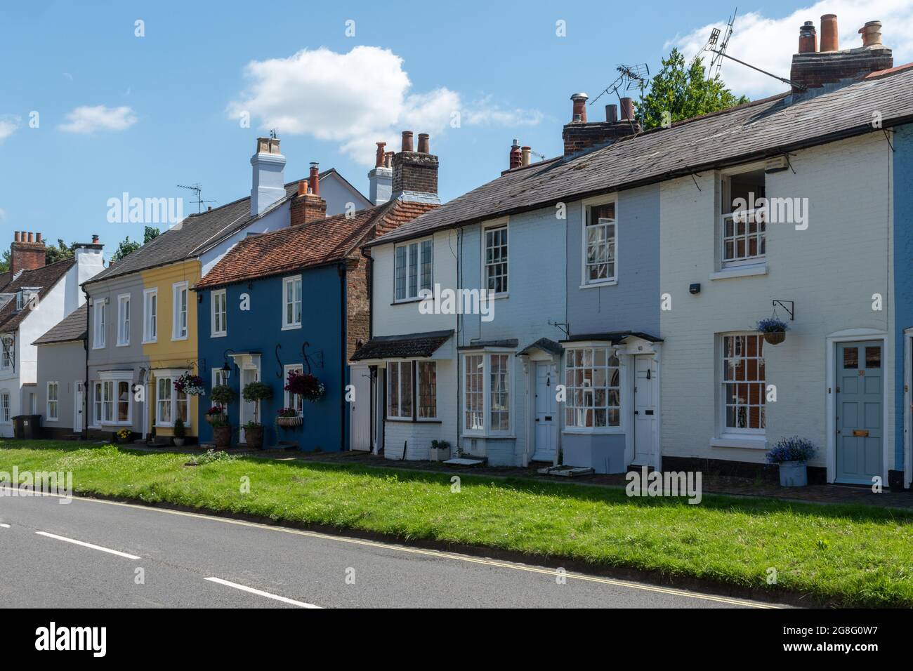 Colourful terraced houses in Alresford, a small Hampshire town, England ...