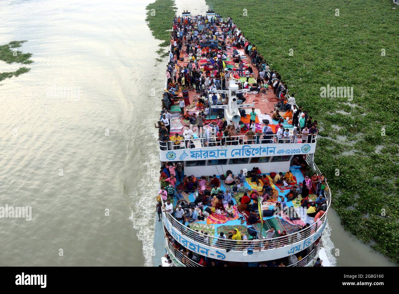 July 20,2021.Dhaka,Bangladesh: Ferries packed with homebound travelers ...