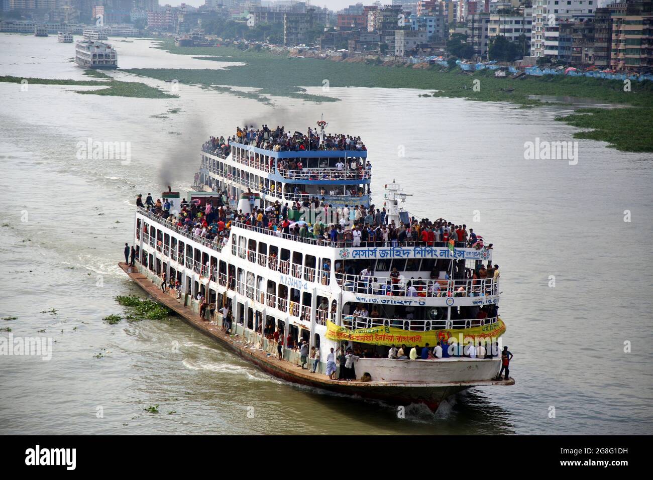 July 20,2021.Dhaka,Bangladesh: Ferries packed with homebound travelers ...