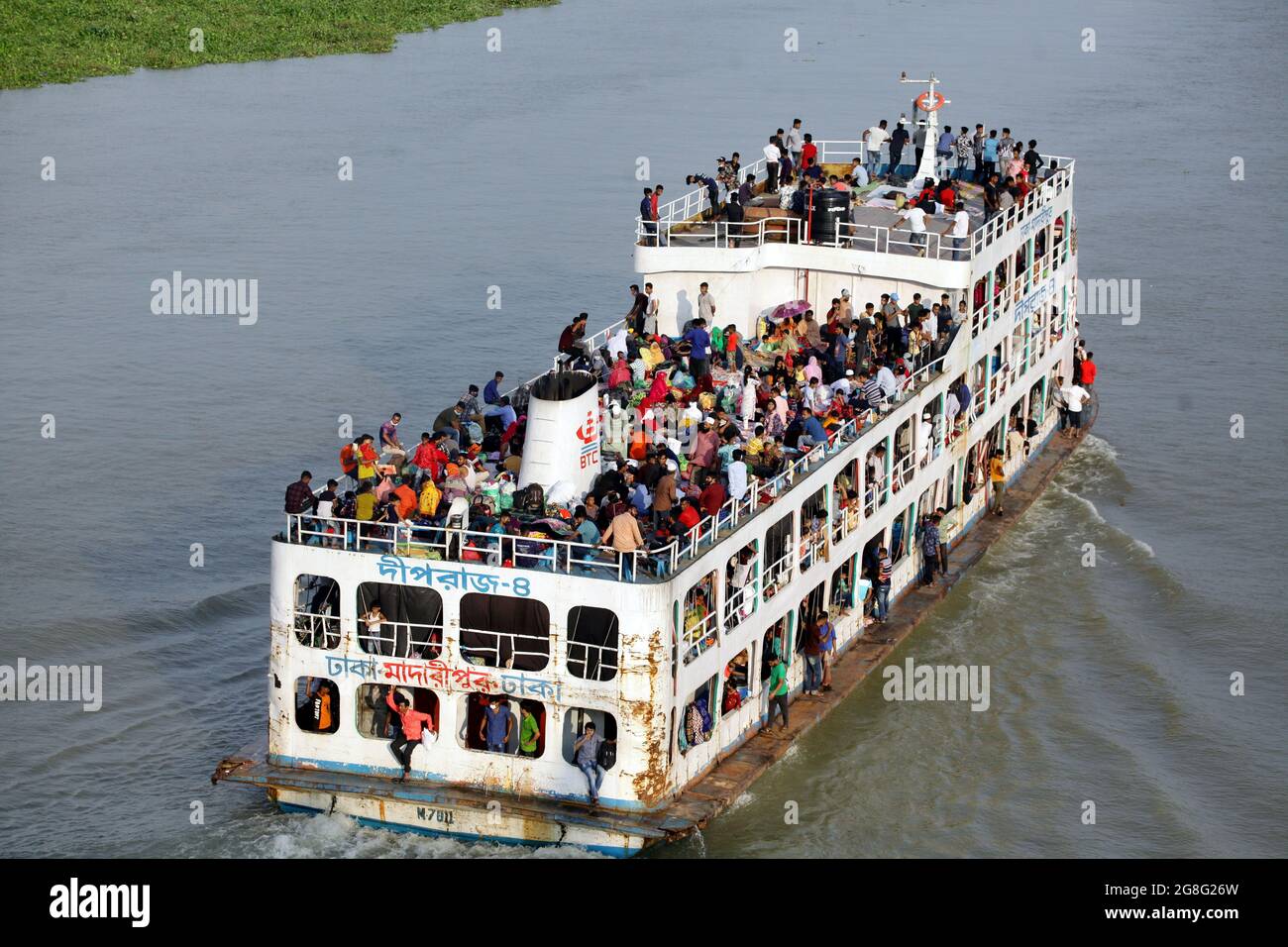 July 20,2021.Dhaka,Bangladesh: Ferries packed with homebound travelers ...