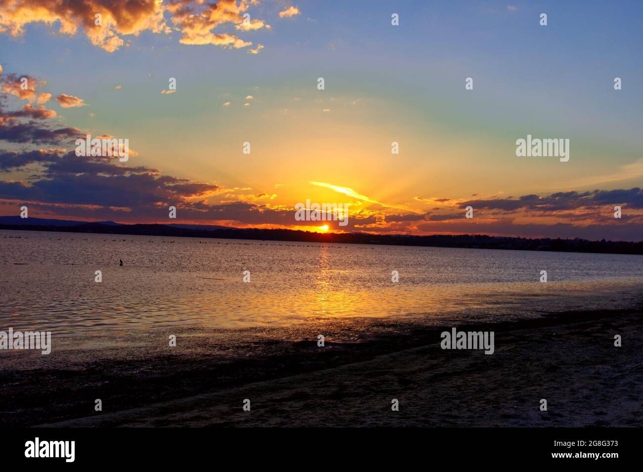 Breathtaking view of the endless ocean with the sun setting in the sky ...