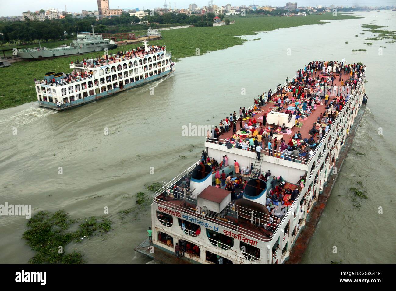 July 20,2021.Dhaka,Bangladesh: Ferries packed with homebound travelers ...