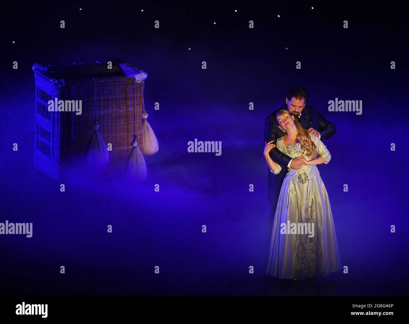 20 July 2021, Bavaria, Füssen: Stefanie Gröning as Isabella and Patrick ...