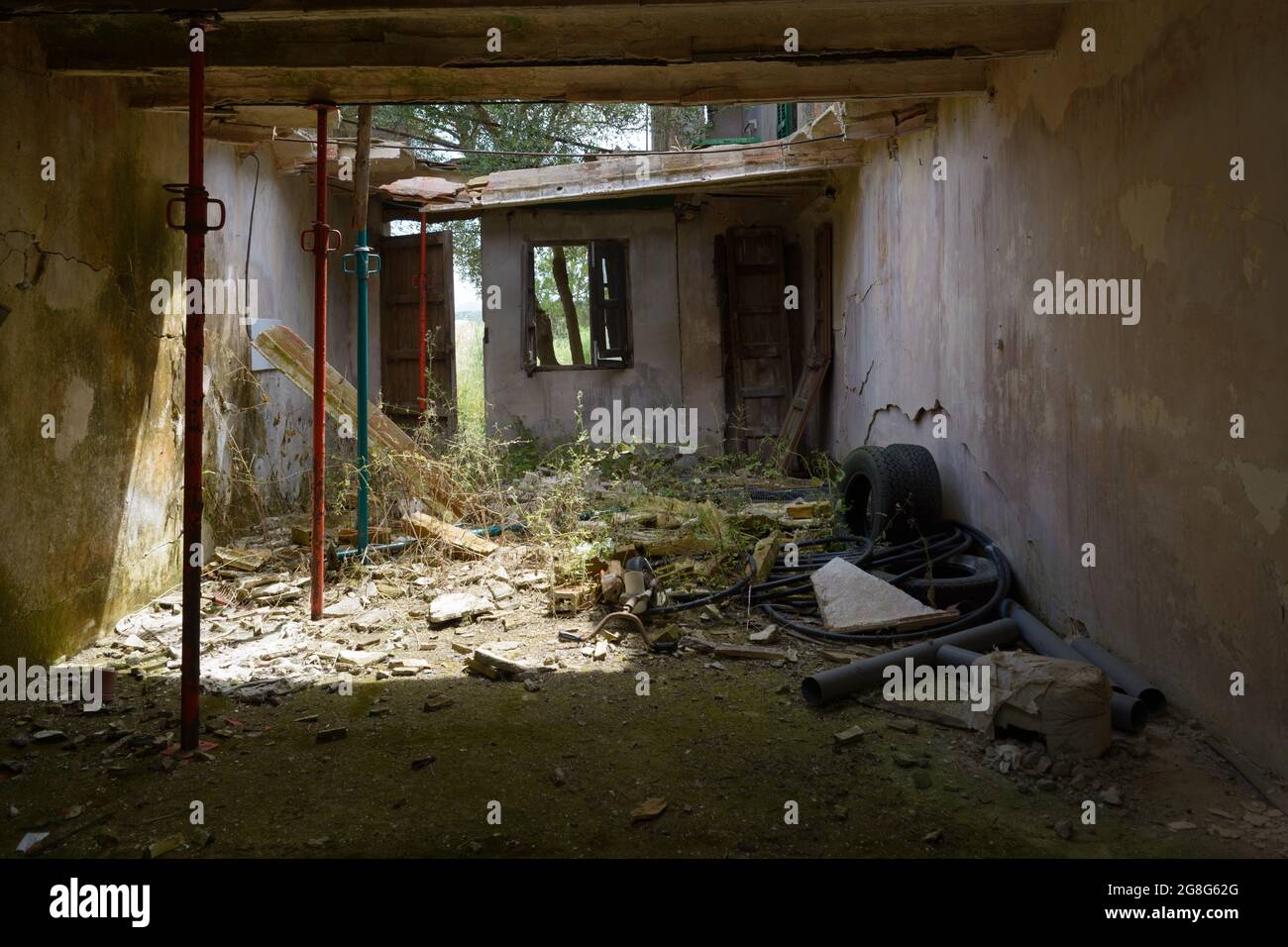 Inside Old Abandoned Farm House High Resolution Stock Photography and ...