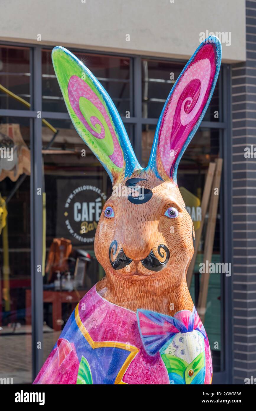 Painted head of one of the Hares about Town sculpture art trail hares ...