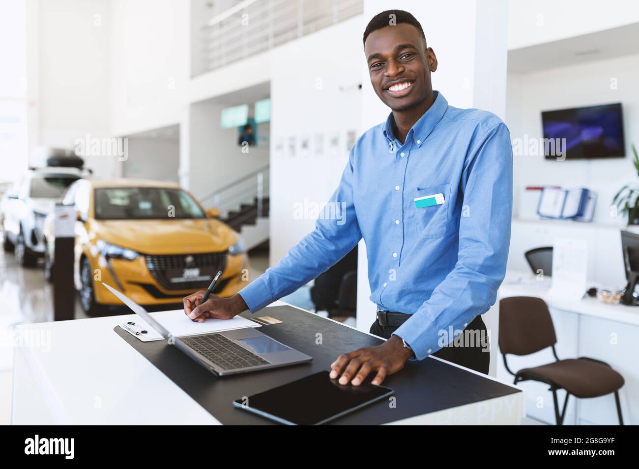 Car rental desk hi-res stock photography and images - Alamy