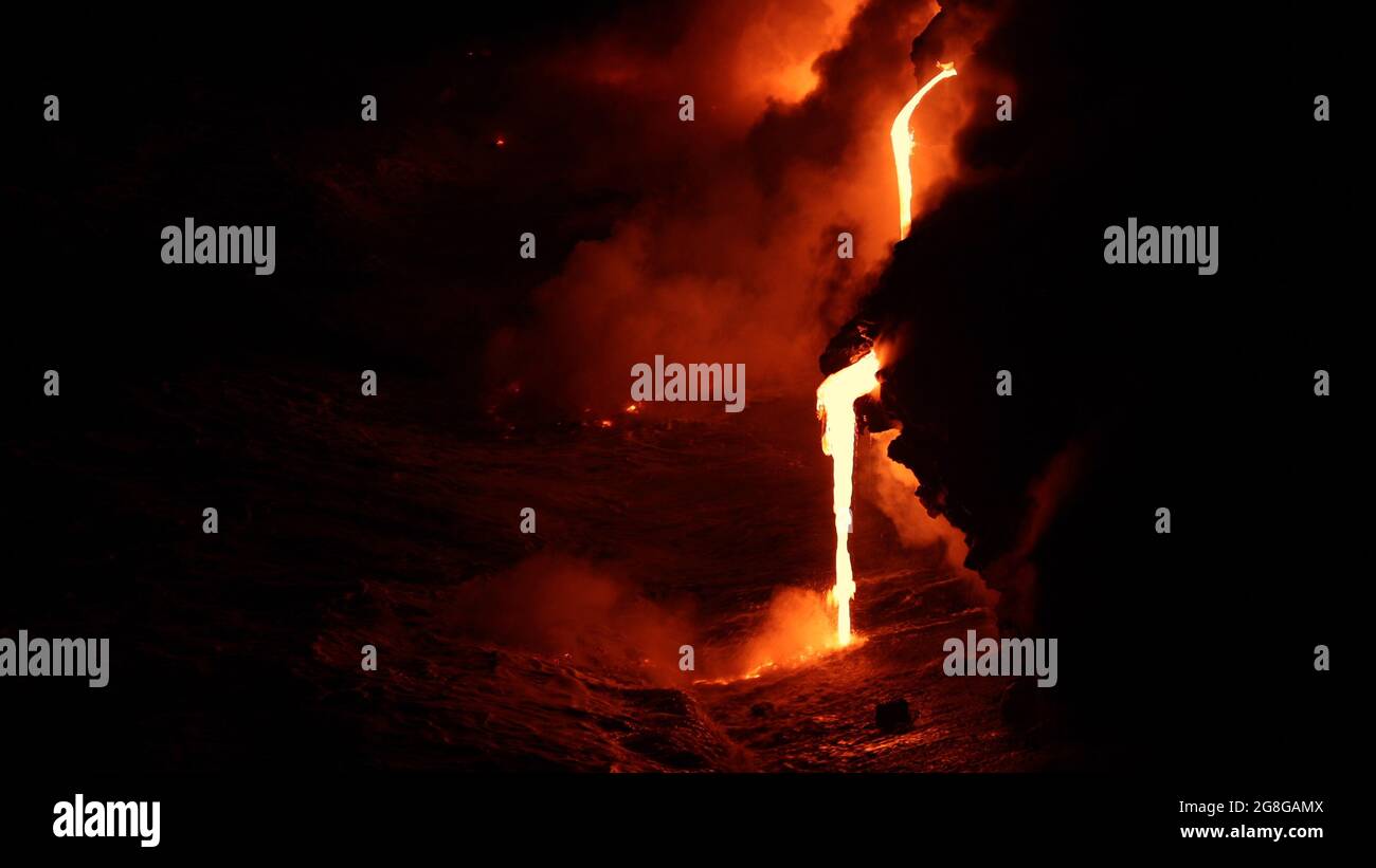 Lava flowing into the ocean from volcano lava eruption on Big Island ...