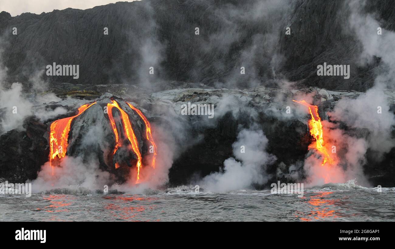 Hawaii Lava flowing into the ocean from lava volcanic eruption on Big ...