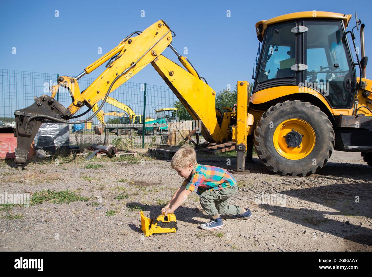 Boy playing digger hi-res stock photography and images - Alamy