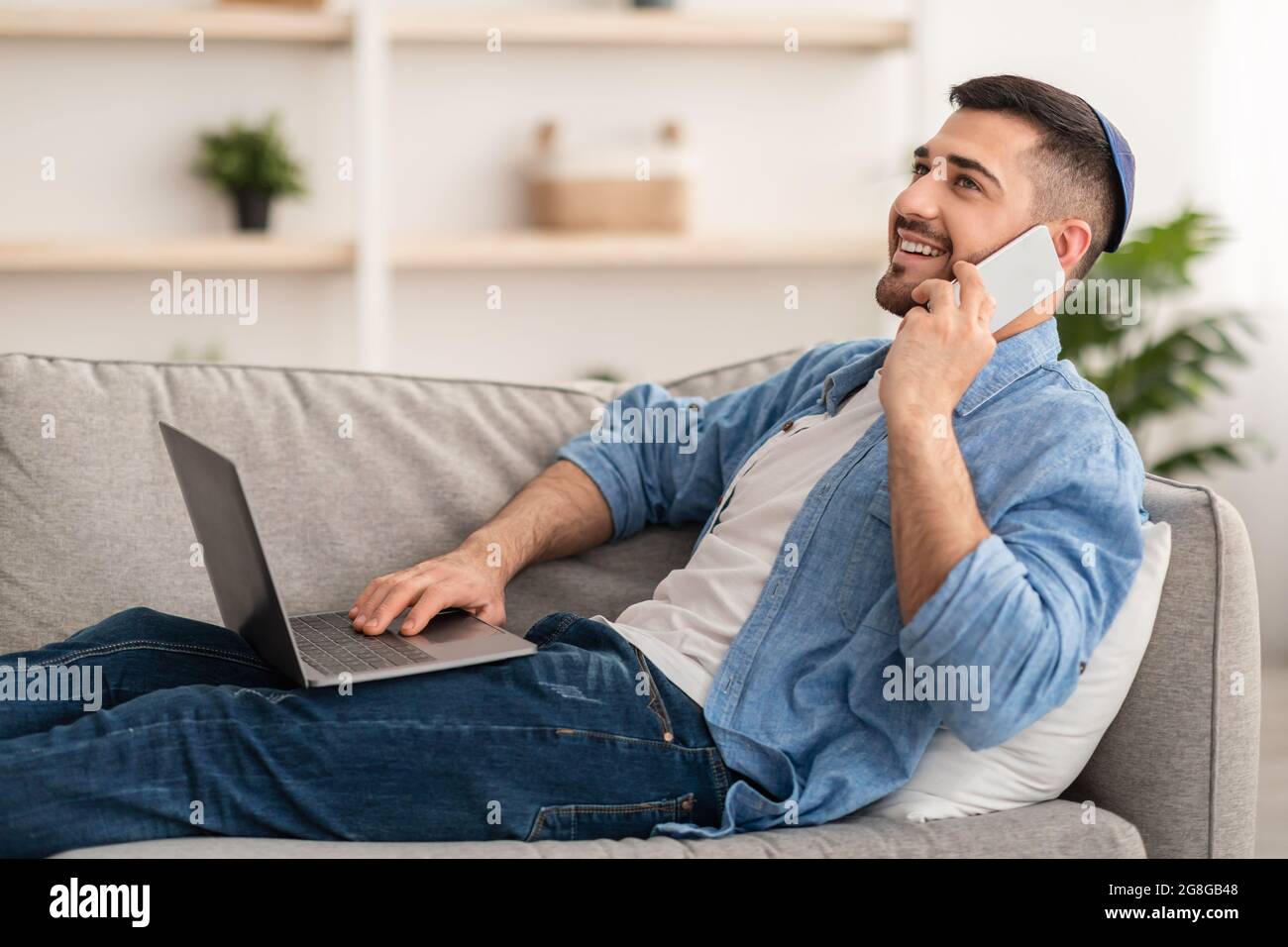 Talking with client with computer hi-res stock photography and images ...