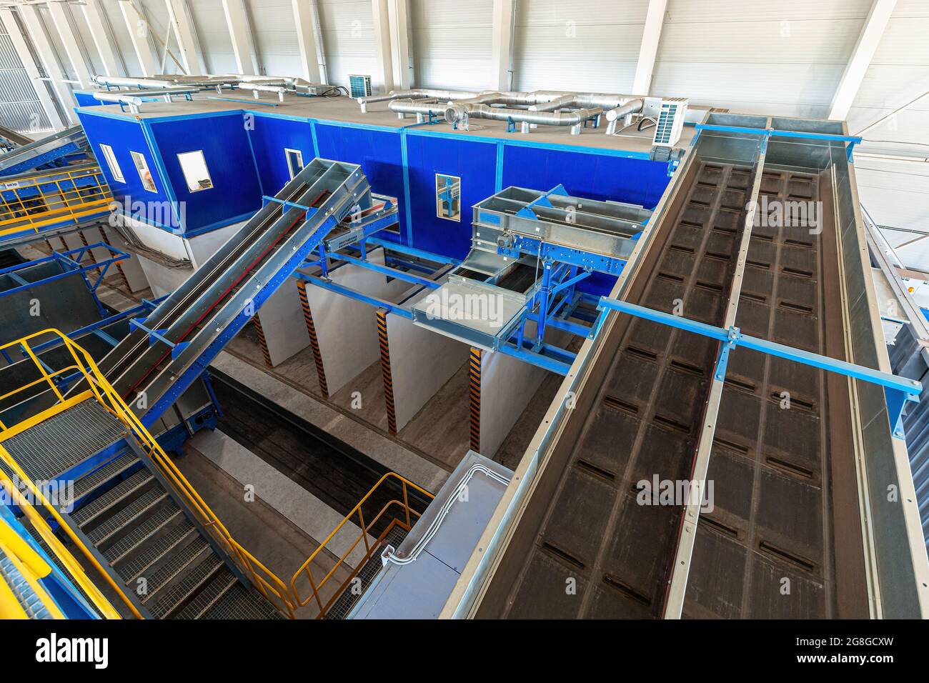 A modern plant for sorting and recycling household waste and waste ...