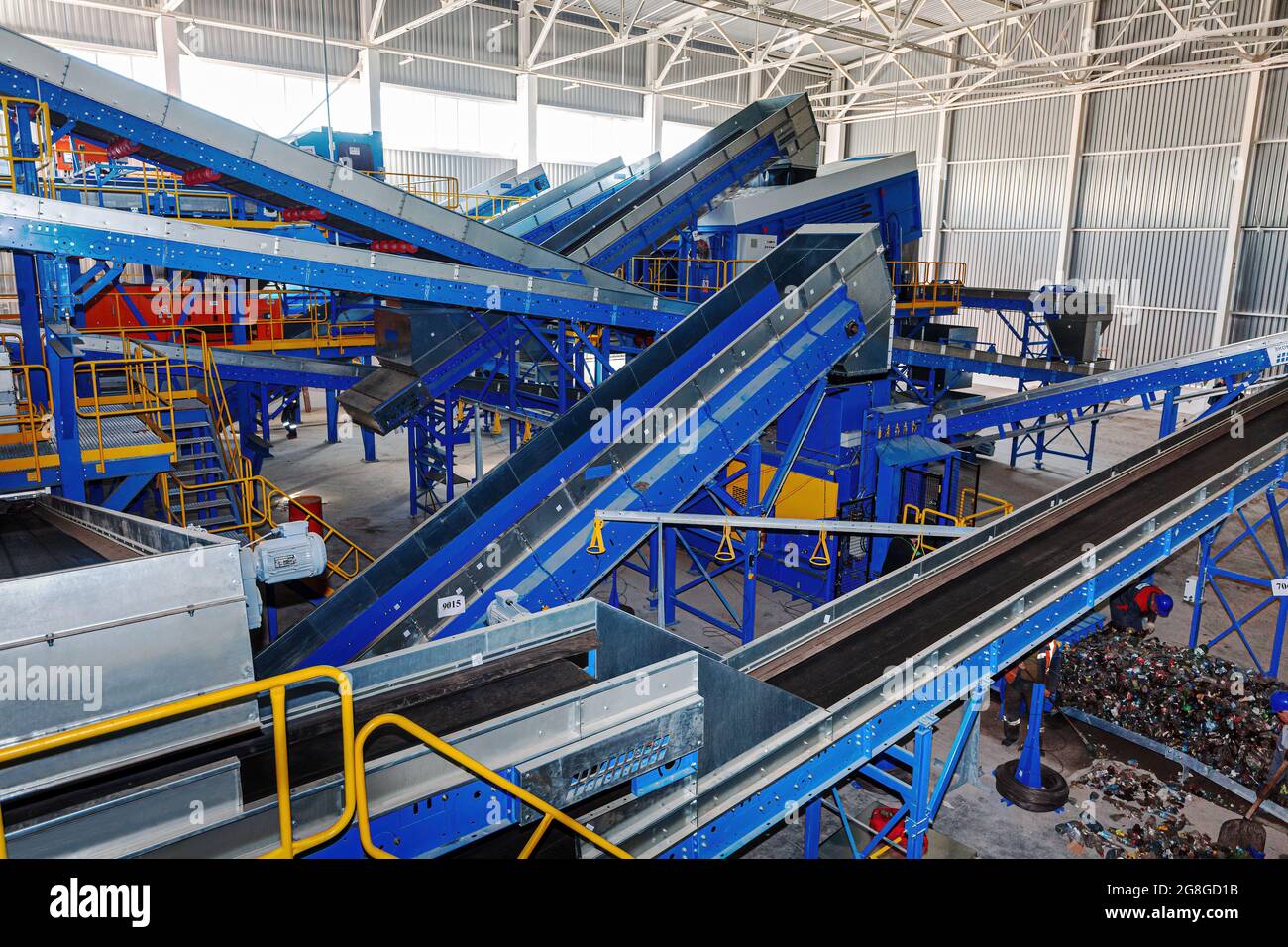 A modern plant for sorting and recycling household waste and waste ...