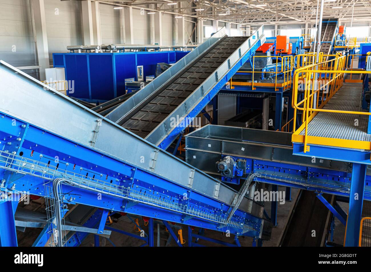 A modern plant for sorting and recycling household waste and waste ...