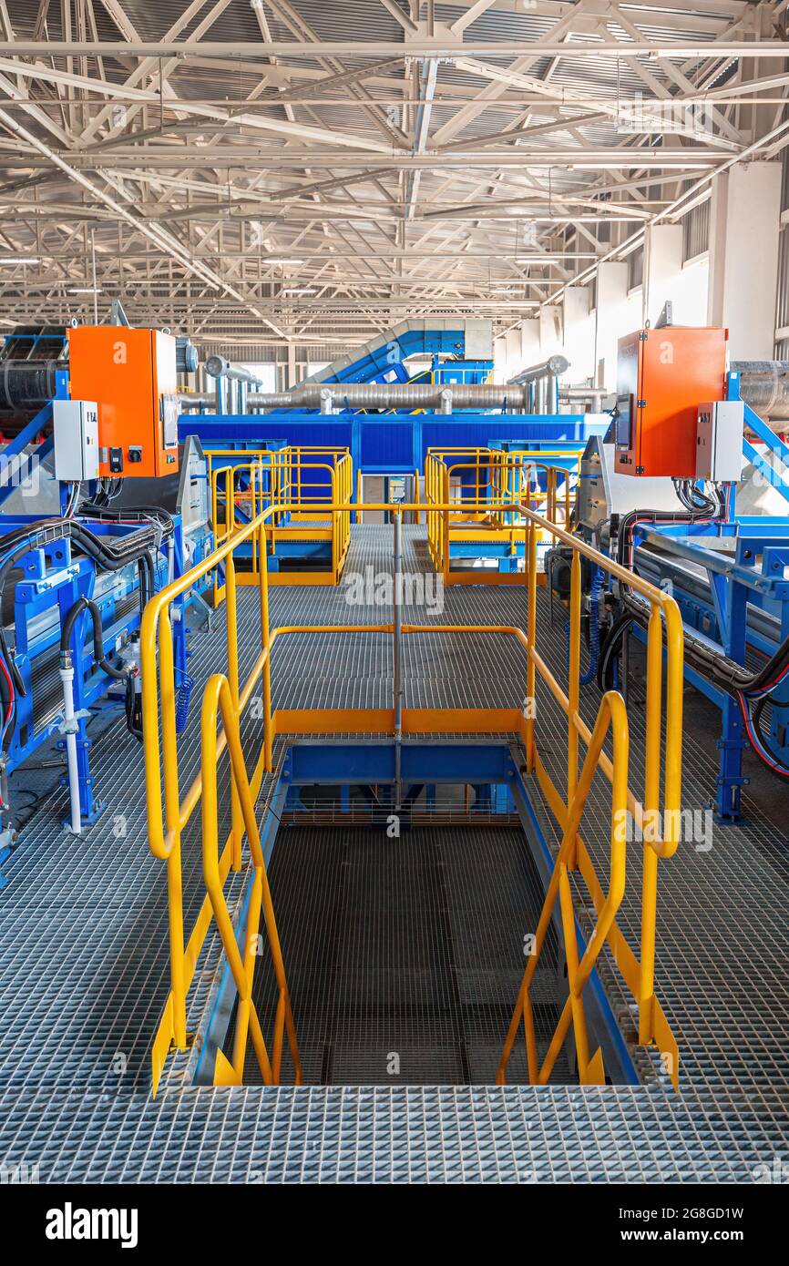 A modern plant for sorting and recycling household waste and waste ...