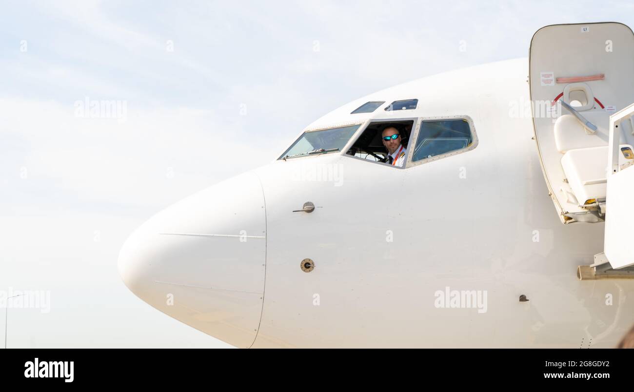 Airline pilot cockpit captain hi-res stock photography and images - Alamy