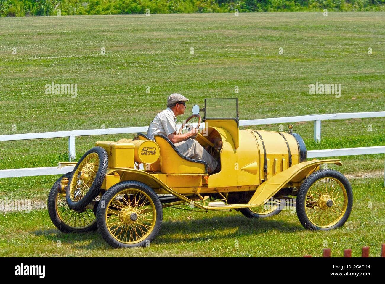 Driving a vintage car - Ford Model T - 1919, Speedster Stock Photo - Alamy