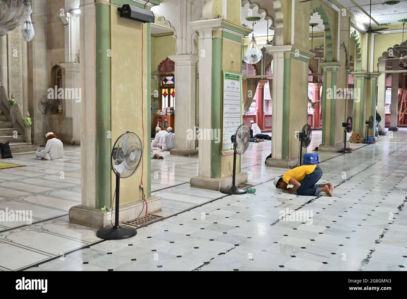 KOLKATA, WEST BENGAL, INDIA - MAY 27 2019 : Young Muslim devotee ...