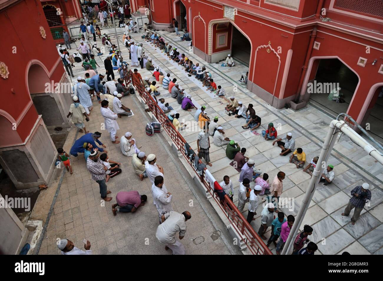 Indian people party hi-res stock photography and images - Alamy