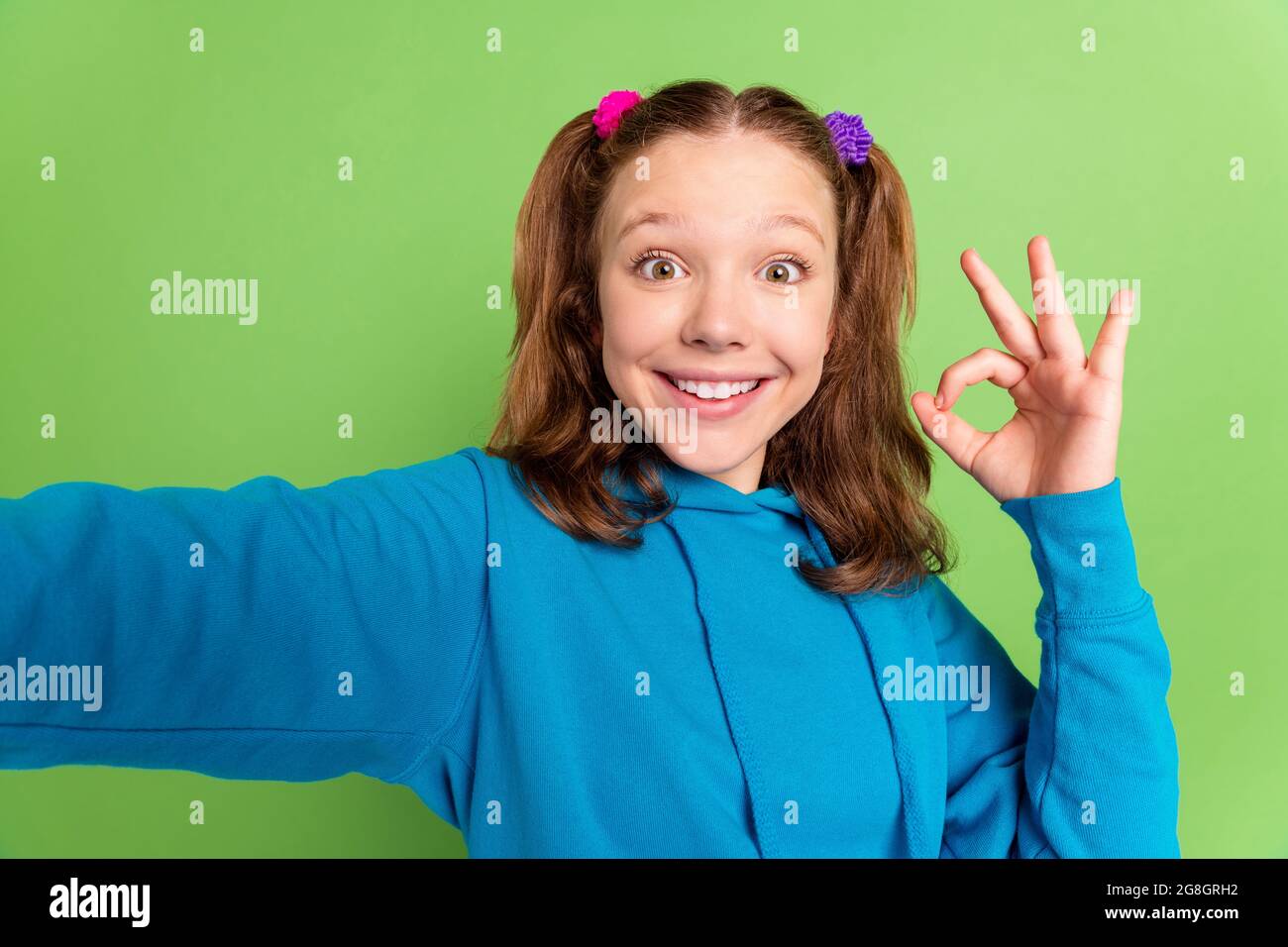 Girl preteen okay sign hi-res stock photography and images - Alamy