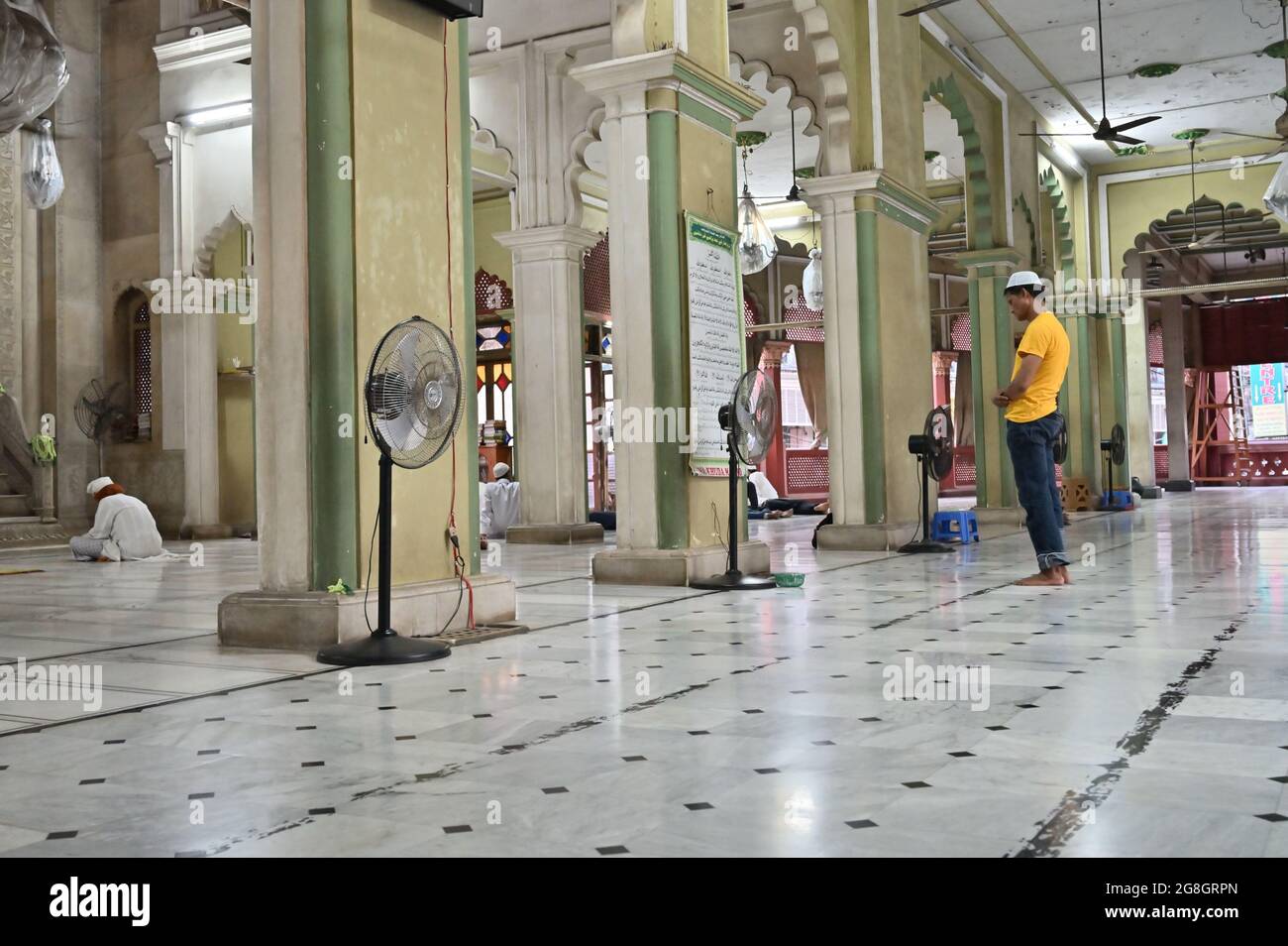 KOLKATA, WEST BENGAL, INDIA - MAY 27 2019 : Young Muslim devotee ...
