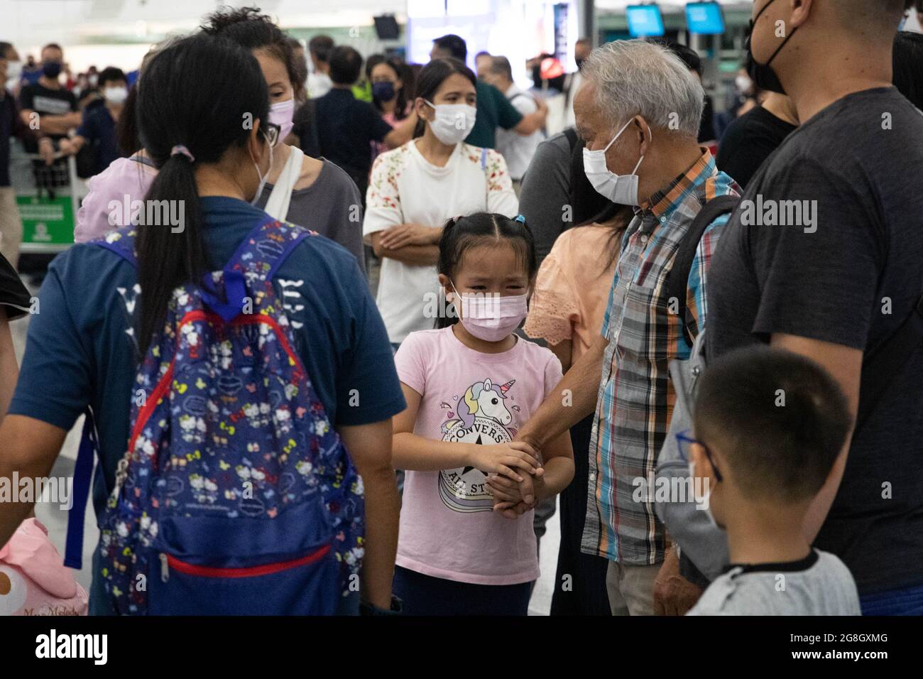 Children airport crying hi-res stock photography and images - Alamy