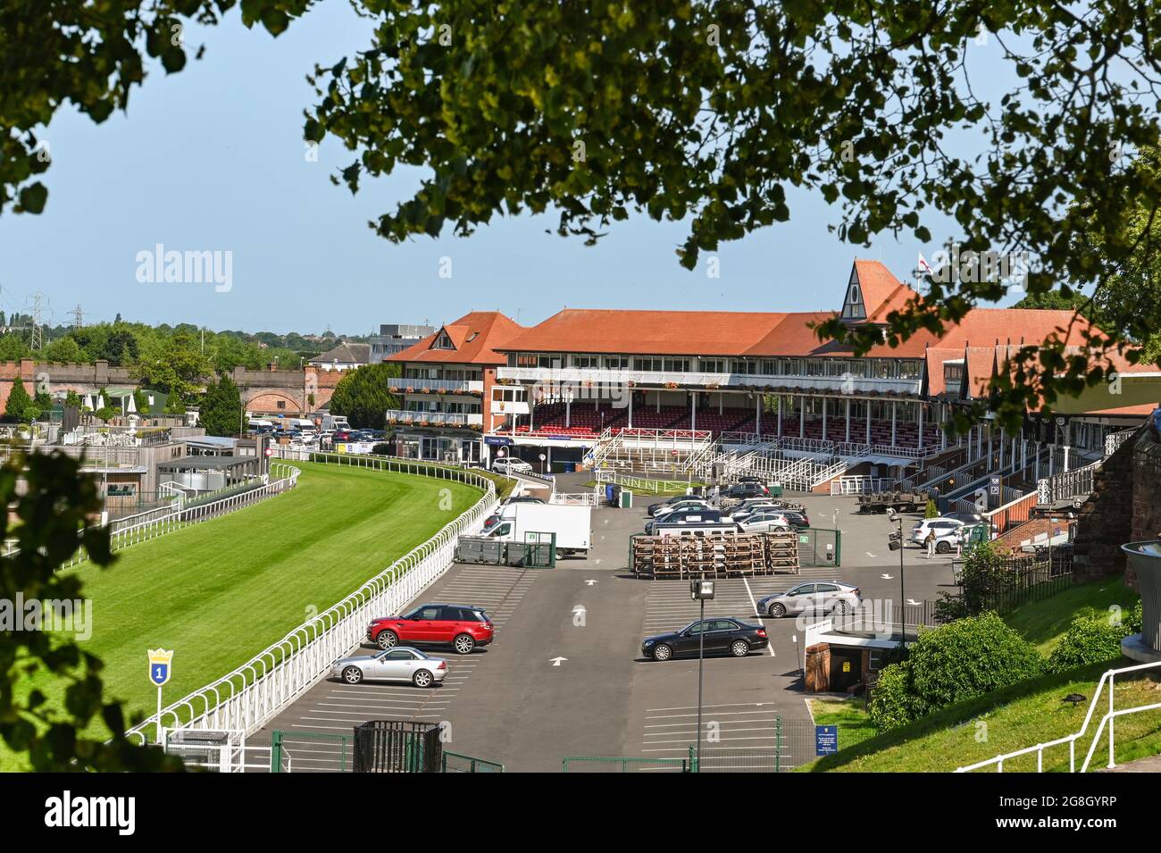 Chester race course hi-res stock photography and images - Alamy