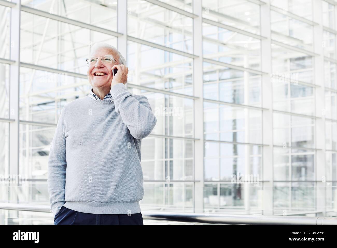 People talking to one another hi-res stock photography and images - Alamy