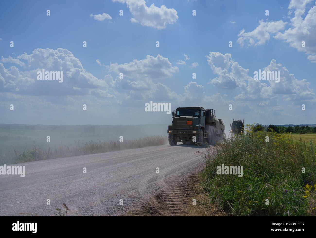 British army Oshkosh 6x6 wheeled tanker Logistic Support & Transport ...