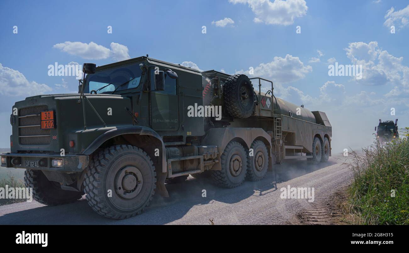 British army Oshkosh 6x6 wheeled tanker Logistic Support & Transport ...