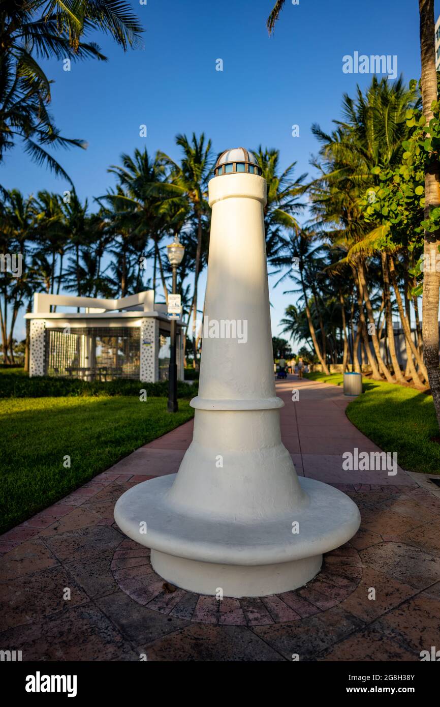 Landmark beacon bench in Miami Beach Stock Photo - Alamy