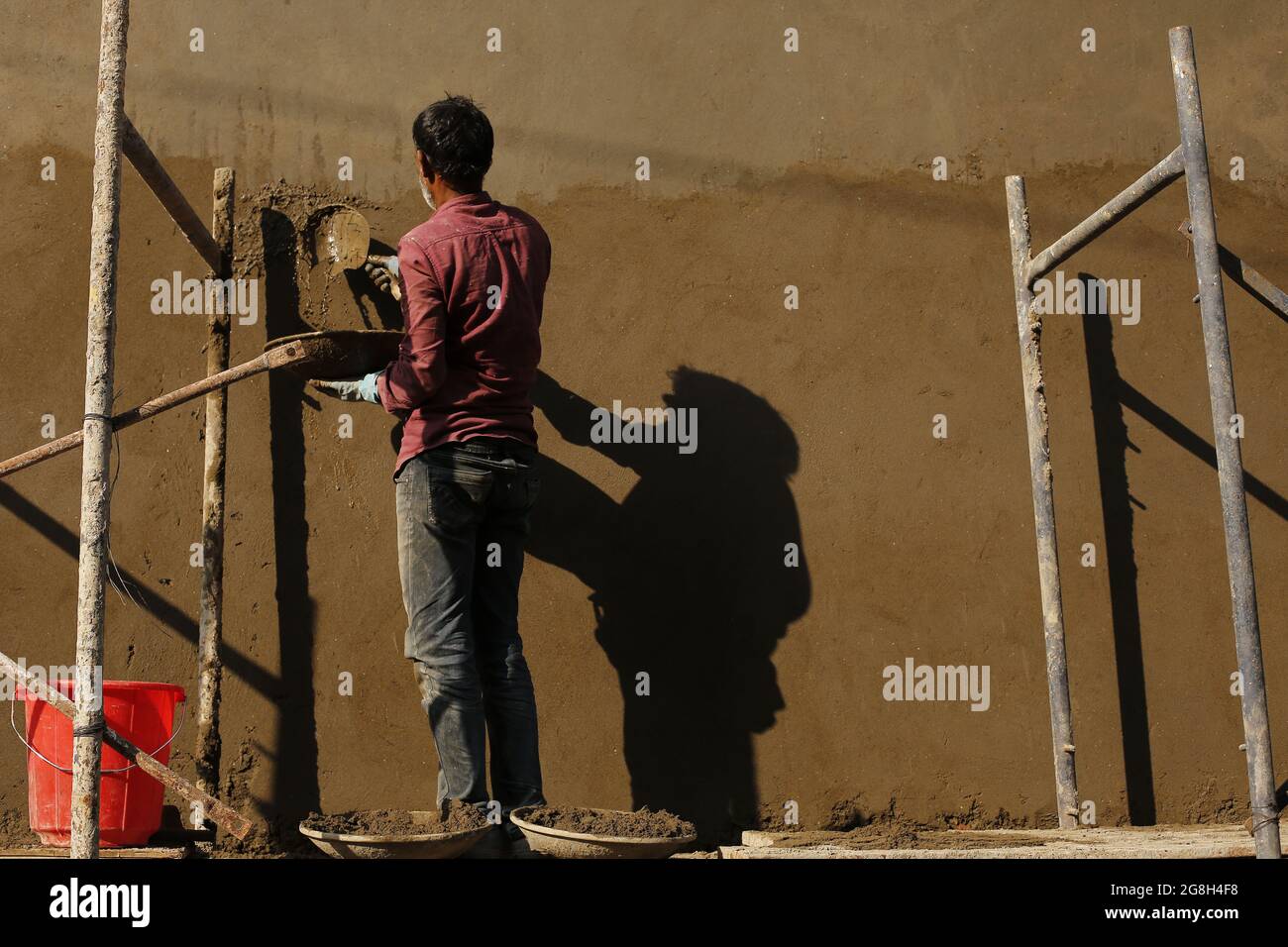 Poor workers house construction hi-res stock photography and images - Alamy