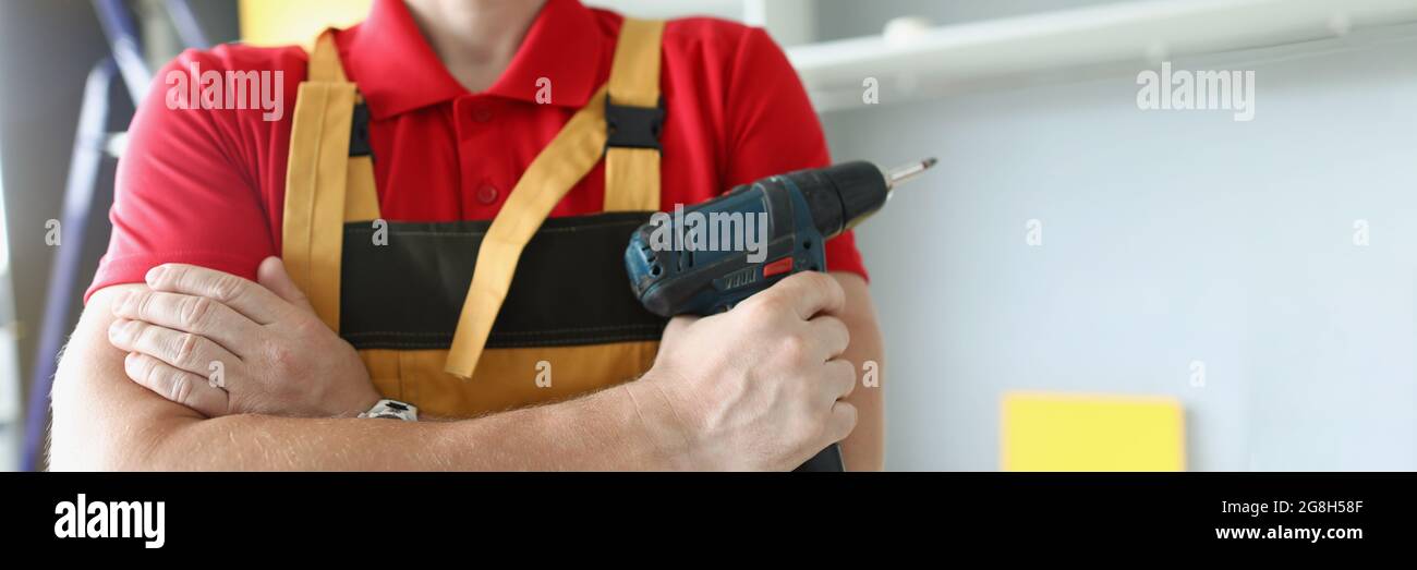 Man in work clothes assembling hi-res stock photography and images - Alamy