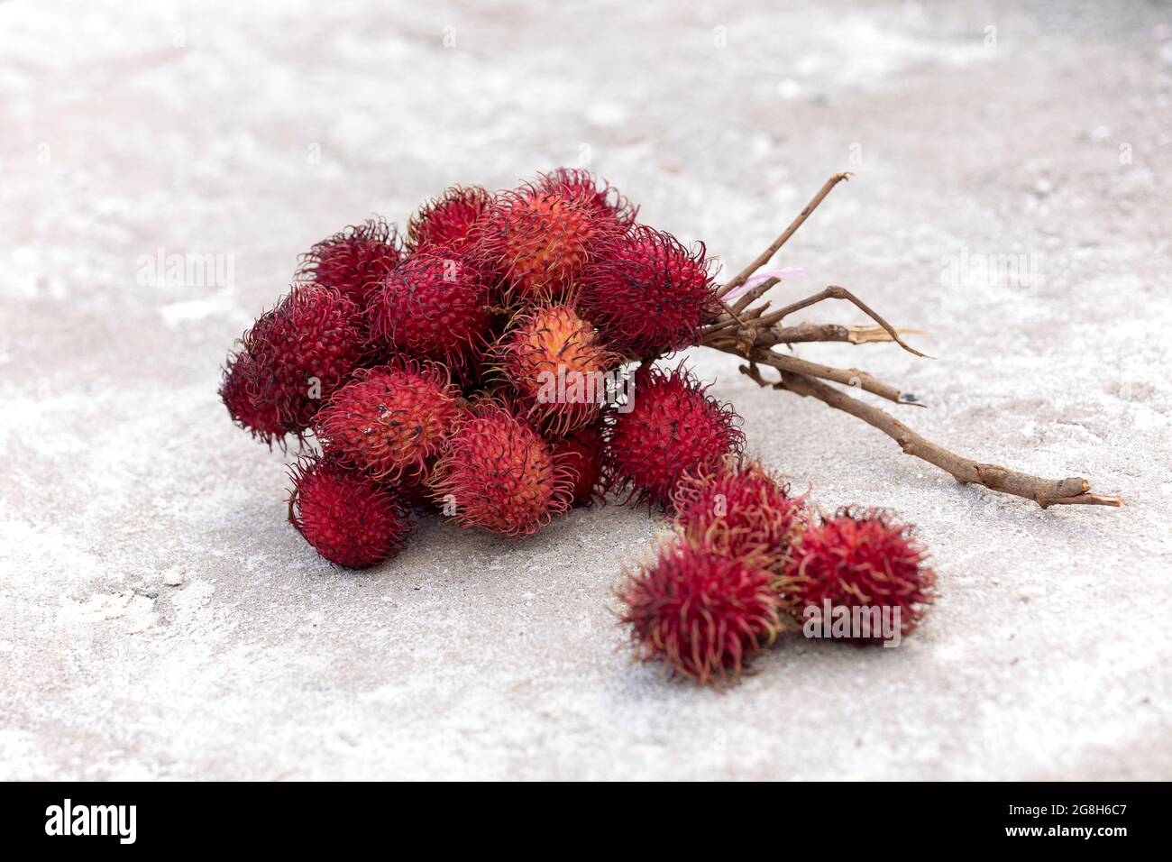 Bunch of ripe lychees fruits hi-res stock photography and images - Alamy