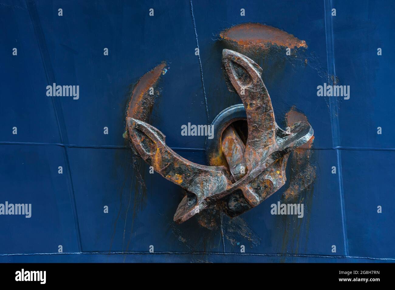 rusty anchor of a fishing trawler ship Stock Photo - Alamy