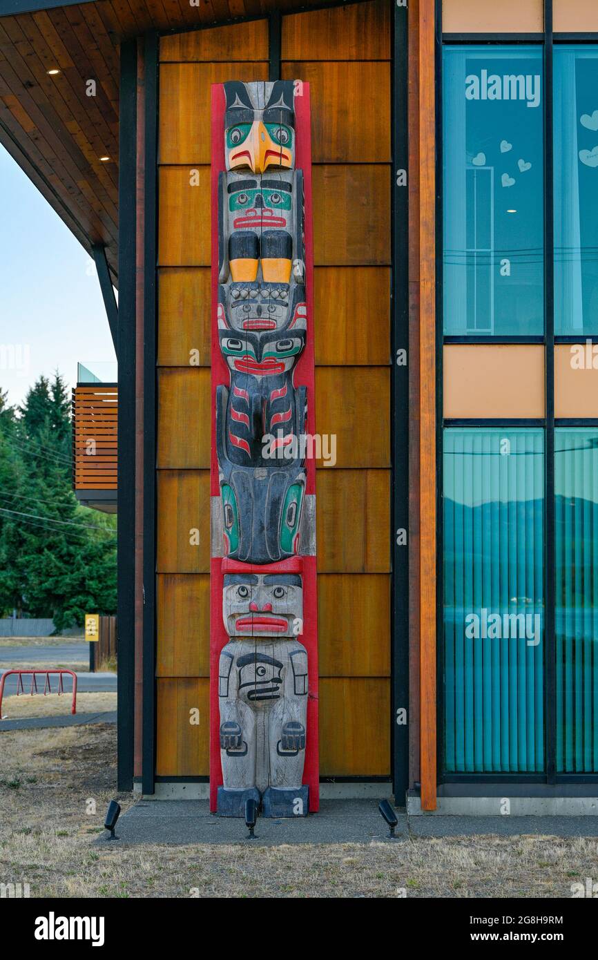 Komoks first nation cultural centre hi-res stock photography and images ...