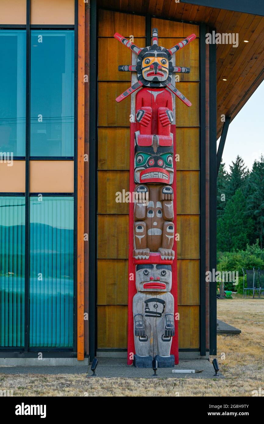 Komoks first nation cultural centre hi-res stock photography and images ...