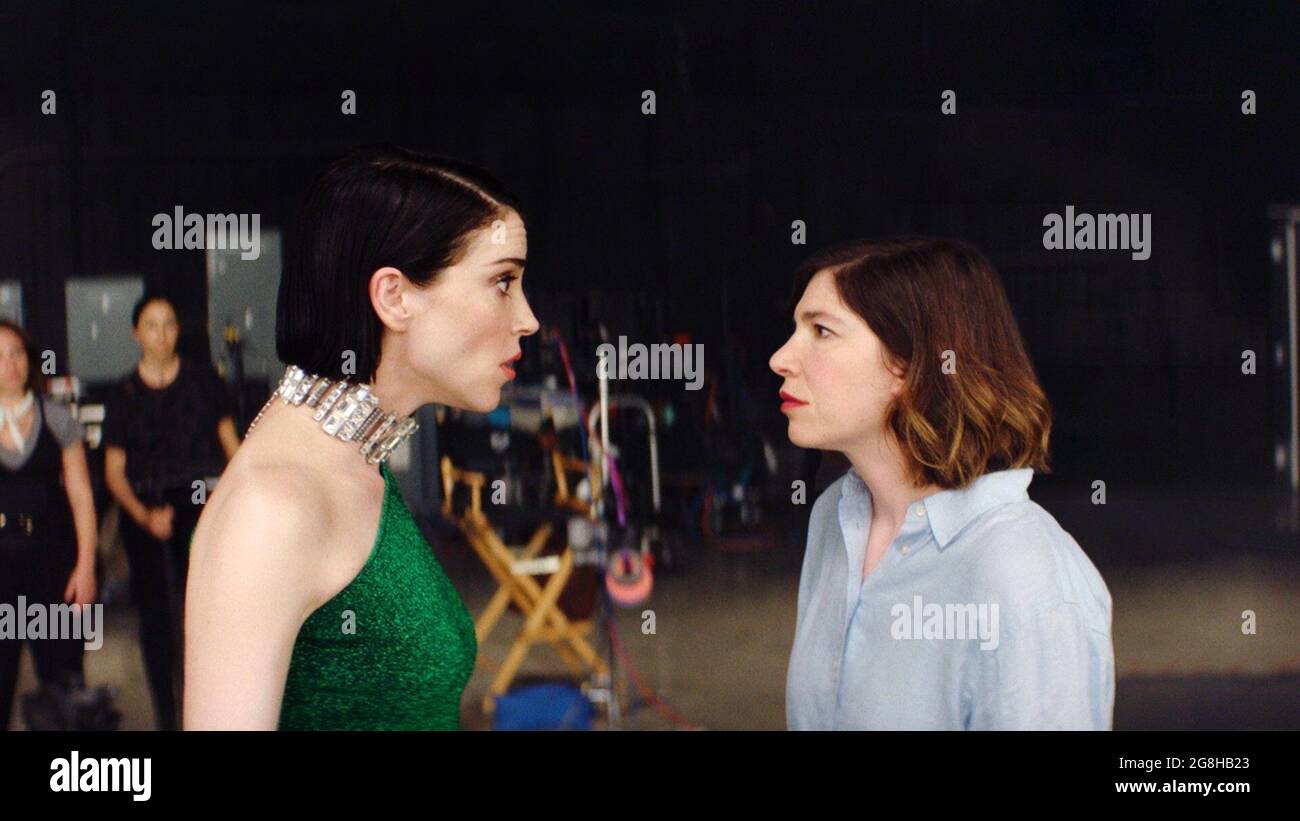 THE NOWHERE INN, from left: St. Vincent, Carrie Brownstein, 2020. © IFC ...