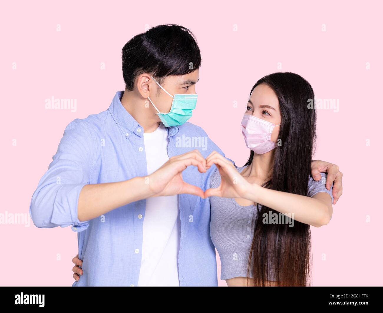 Couple hand heart hi-res stock photography and images - Alamy
